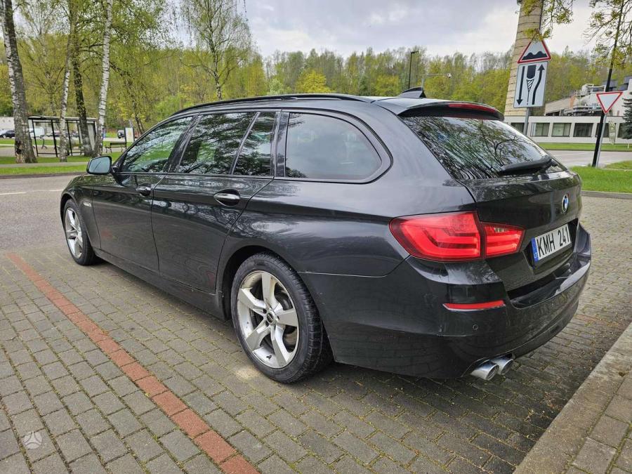 Black BMW 530 2013 in Kaunas, with an engine capacity of 2.99 L and mileage of 415 thousand km for 8999 €, photo 3 on AUTOMOTO.COM.LV