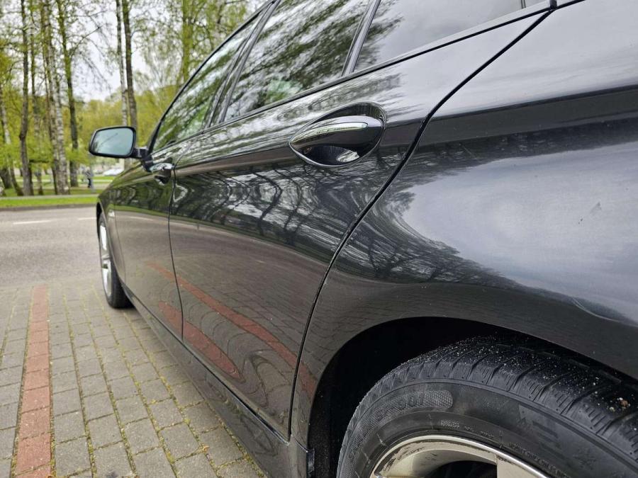 Black BMW 530 2013 in Kaunas, with an engine capacity of 2.99 L and mileage of 415 thousand km for 8999 €, photo 11 on AUTOMOTO.COM.LV
