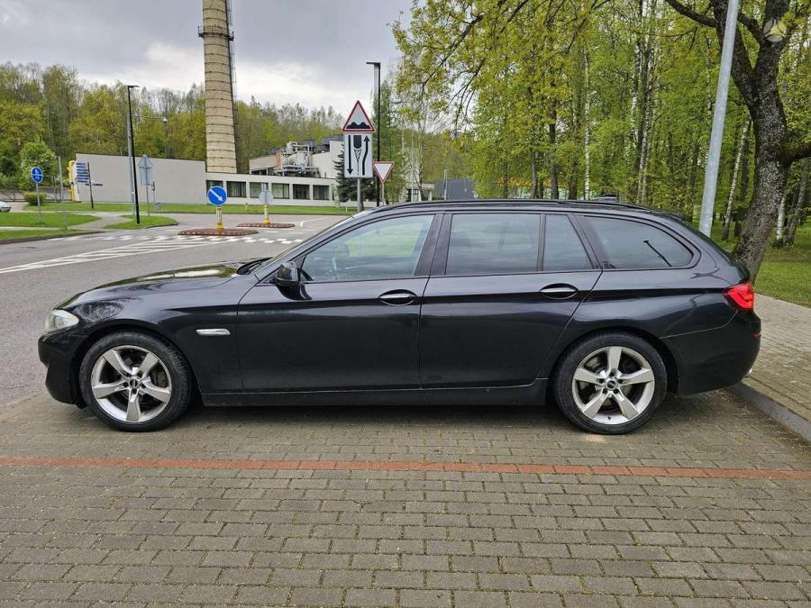 Black BMW 530 2013 in Kaunas, with an engine capacity of 2.99 L and mileage of 415 thousand km for 8999 €, photo 12 on AUTOMOTO.COM.LV