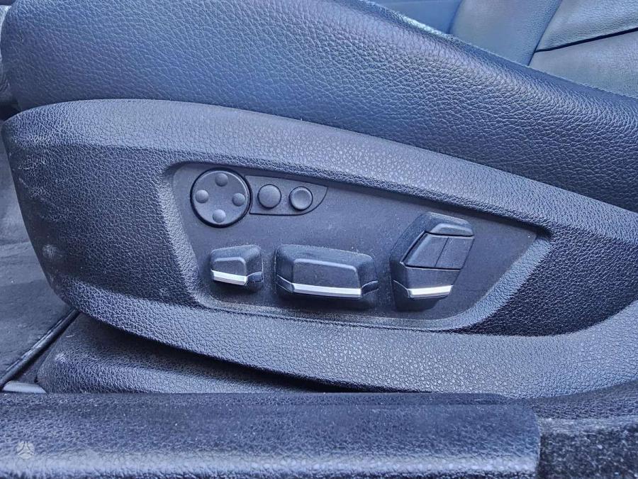 Black BMW 530 2013 in Kaunas, with an engine capacity of 2.99 L and mileage of 415 thousand km for 8999 €, photo 18 on AUTOMOTO.COM.LV