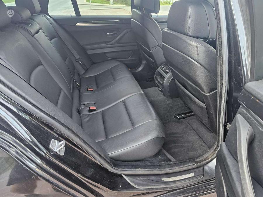 Black BMW 530 2013 in Kaunas, with an engine capacity of 2.99 L and mileage of 415 thousand km for 8999 €, photo 21 on AUTOMOTO.COM.LV