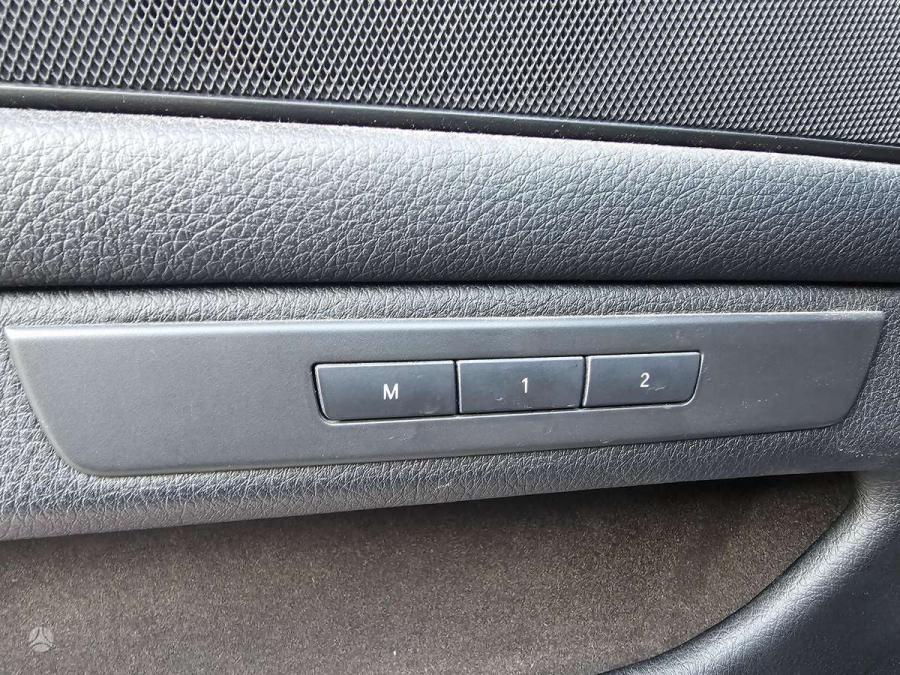 Black BMW 530 2013 in Kaunas, with an engine capacity of 2.99 L and mileage of 415 thousand km for 8999 €, photo 26 on AUTOMOTO.COM.LV