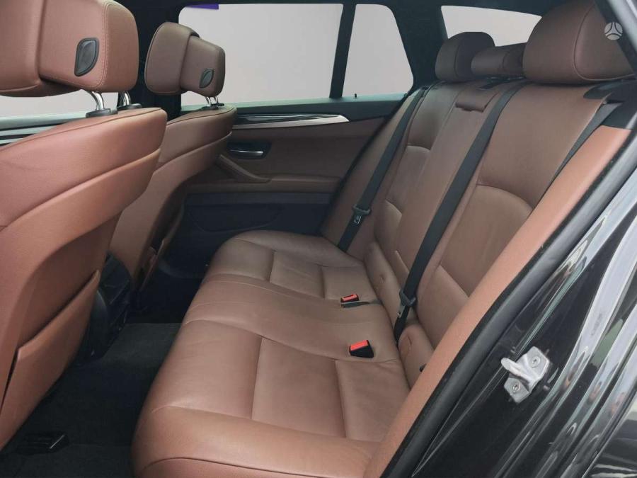 Black BMW 530 2013 in Vilnius, with an engine capacity of 3.00 L and mileage of 274 thousand km for 11499 €, photo 13 on AUTOMOTO.COM.LV
