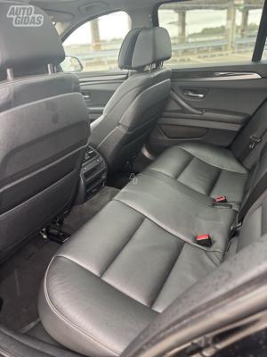 Melns BMW 530 2013 Viļņa, ar dzinēja tilpumu 3.00 L un nobraukumu 360 tūkst. km par 12000 €, foto 13 vietnē AUTOMOTO.COM.LV
