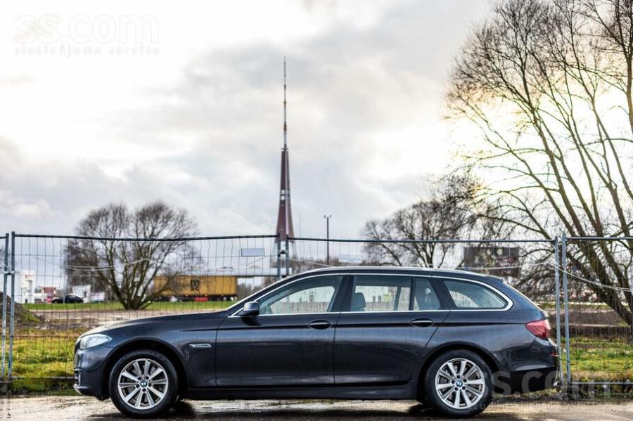 Black BMW 530 2014 in Riga, with an engine capacity of 3.00 L and mileage of 269 thousand km for 14990 €, photo 4 on AUTOMOTO.COM.LV