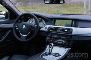 Black BMW 530 2014 in Riga, with an engine capacity of 3.00 L and mileage of 269 thousand km for 14990 €, photo 31 on AUTOMOTO.COM.LV