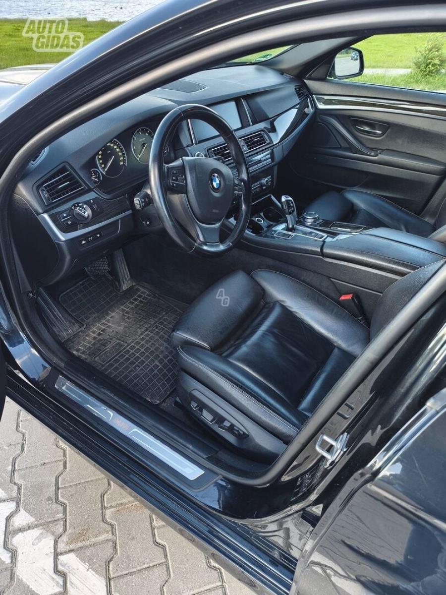 Black BMW 530 2014 in Siauliai, with an engine capacity of 3.00 L and mileage of 301 thousand km for 11800 €, photo 7 on AUTOMOTO.COM.LV
