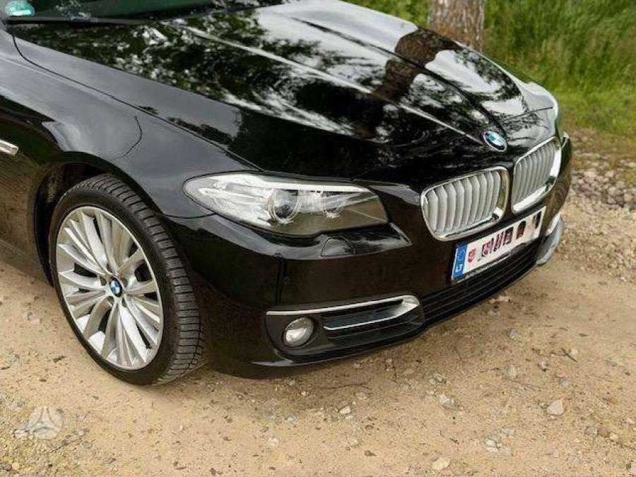 Black BMW 530 2014 in Siauliai, with an engine capacity of 2.99 L and mileage of 284 thousand km for 10999 €, photo 5 on AUTOMOTO.COM.LV