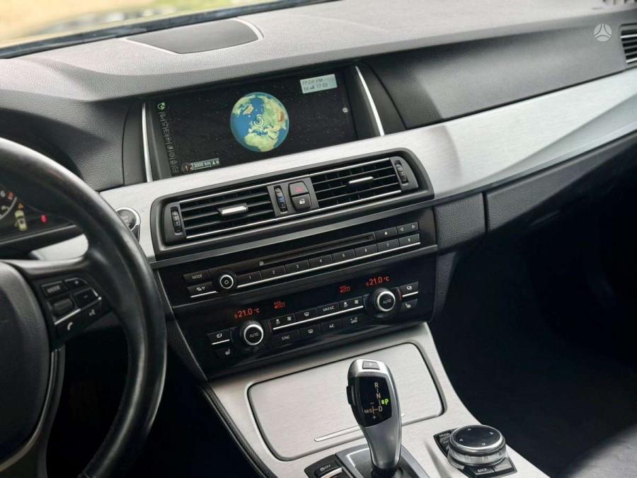 Black BMW 530 2014 in Siauliai, with an engine capacity of 2.99 L and mileage of 284 thousand km for 10999 €, photo 6 on AUTOMOTO.COM.LV