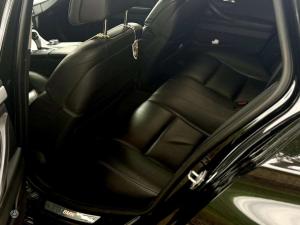 Black BMW 530 2014 in Siauliai, with an engine capacity of 2.99 L and mileage of 284 thousand km for 10999 €, photo 10 on AUTOMOTO.COM.LV