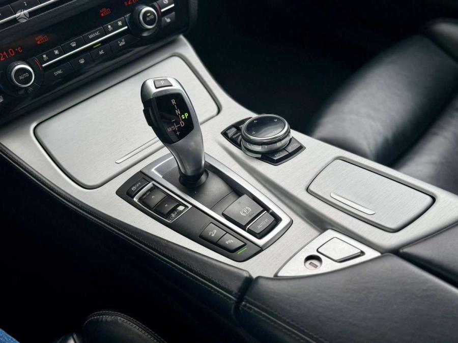Black BMW 530 2014 in Siauliai, with an engine capacity of 2.99 L and mileage of 284 thousand km for 10999 €, photo 16 on AUTOMOTO.COM.LV