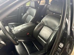 Black BMW 530 2014 in Siauliai, with an engine capacity of 2.99 L and mileage of 284 thousand km for 10999 €, photo 19 on AUTOMOTO.COM.LV