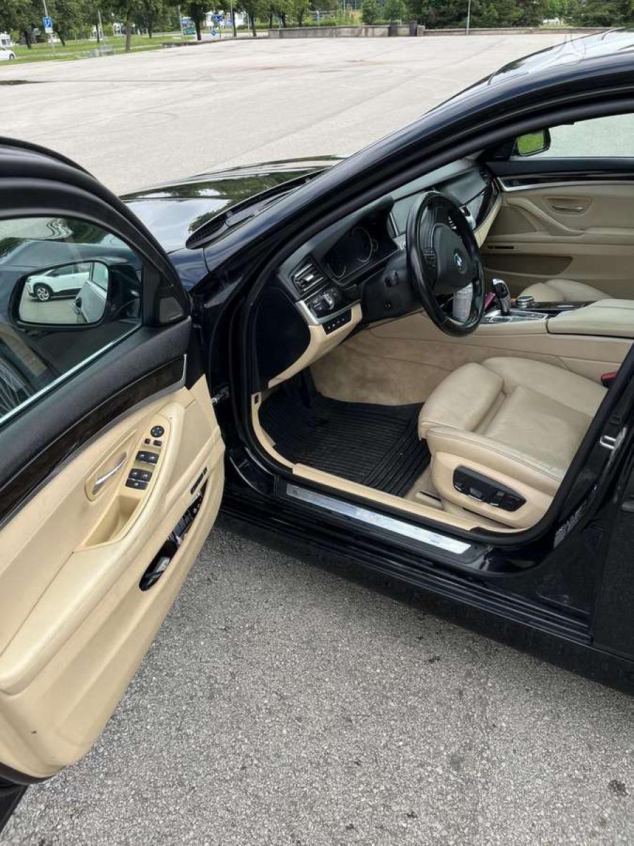 Black BMW 530 2014 in Alytus, with an engine capacity of 2.99 L and mileage of 362 thousand km for 9900 €, photo 12 on AUTOMOTO.COM.LV