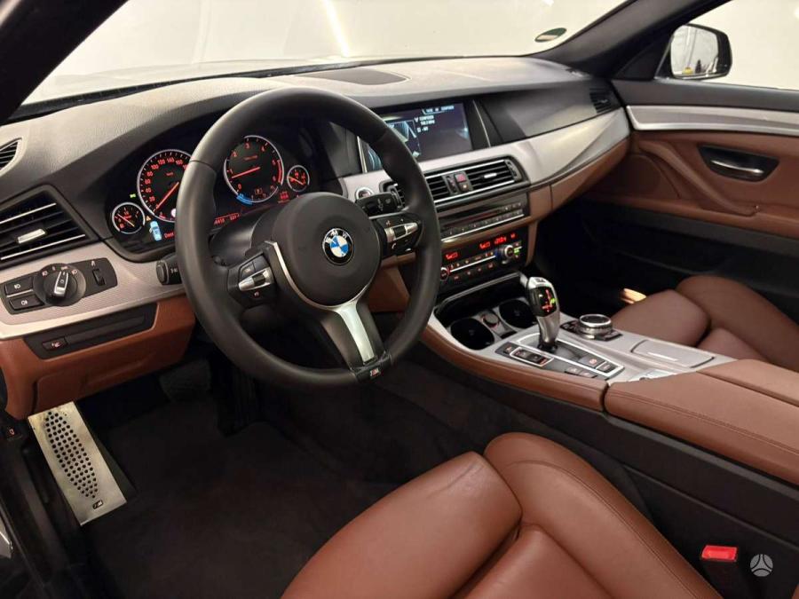 Melns BMW 530 2014 Marijampole, ar dzinēja tilpumu 2.99 L un nobraukumu 291 tūkst. km par 11999 €, foto 3 vietnē AUTOMOTO.COM.LV