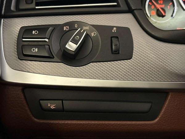 Black BMW 530 2014 in Marijampole, with an engine capacity of 2.99 L and mileage of 291 thousand km for 11999 €, photo 8 on AUTOMOTO.COM.LV