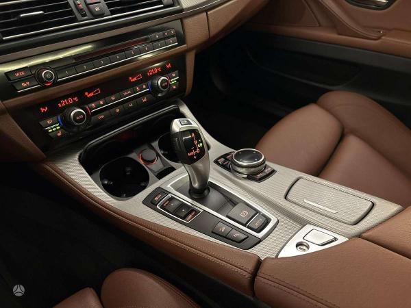 Black BMW 530 2014 in Marijampole, with an engine capacity of 2.99 L and mileage of 291 thousand km for 11999 €, photo 9 on AUTOMOTO.COM.LV