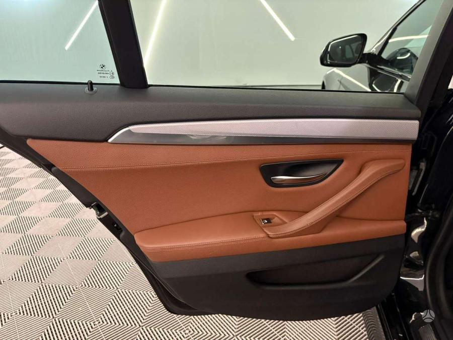 Melns BMW 530 2014 Marijampole, ar dzinēja tilpumu 2.99 L un nobraukumu 291 tūkst. km par 11999 €, foto 22 vietnē AUTOMOTO.COM.LV
