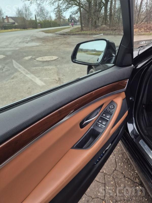 Black BMW 530 2014 in Riga, with an engine capacity of 3.00 L and mileage of 208 thousand km for 12100 €, photo 3 on AUTOMOTO.COM.LV