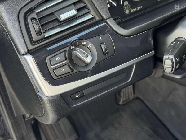 Black BMW 530 2014 in Vilnius, with an engine capacity of 2.99 L and mileage of 373 thousand km for 10000 €, photo 10 on AUTOMOTO.COM.LV