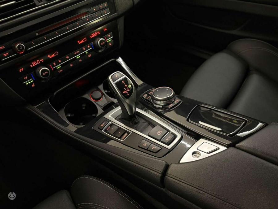 Black BMW 530 2014 in Marijampole, with an engine capacity of 2.99 L and mileage of 241 thousand km for 12650 €, photo 4 on AUTOMOTO.COM.LV