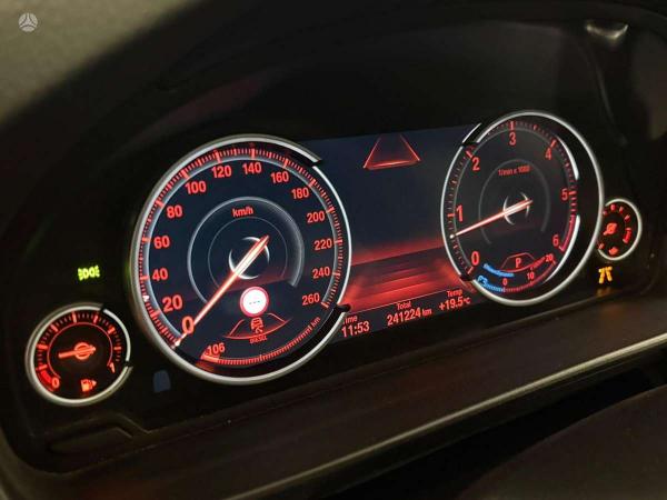 Black BMW 530 2014 in Marijampole, with an engine capacity of 2.99 L and mileage of 241 thousand km for 12650 €, photo 11 on AUTOMOTO.COM.LV