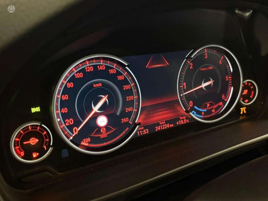Black BMW 530 2014 in Marijampole, with an engine capacity of 2.99 L and mileage of 241 thousand km for 12650 €, photo 11 on AUTOMOTO.COM.LV