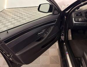 Black BMW 530 2014 in Marijampole, with an engine capacity of 2.99 L and mileage of 241 thousand km for 12650 €, photo 24 on AUTOMOTO.COM.LV