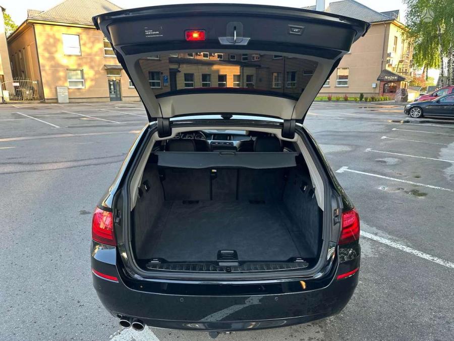 Melns BMW 530 2014 Raseiniai, ar dzinēja tilpumu 3.00 L un nobraukumu 268 tūkst. km par 9777 €, foto 17 vietnē AUTOMOTO.COM.LV