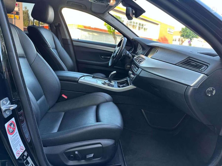 Melns BMW 530 2014 Raseiniai, ar dzinēja tilpumu 3.00 L un nobraukumu 268 tūkst. km par 9777 €, foto 26 vietnē AUTOMOTO.COM.LV