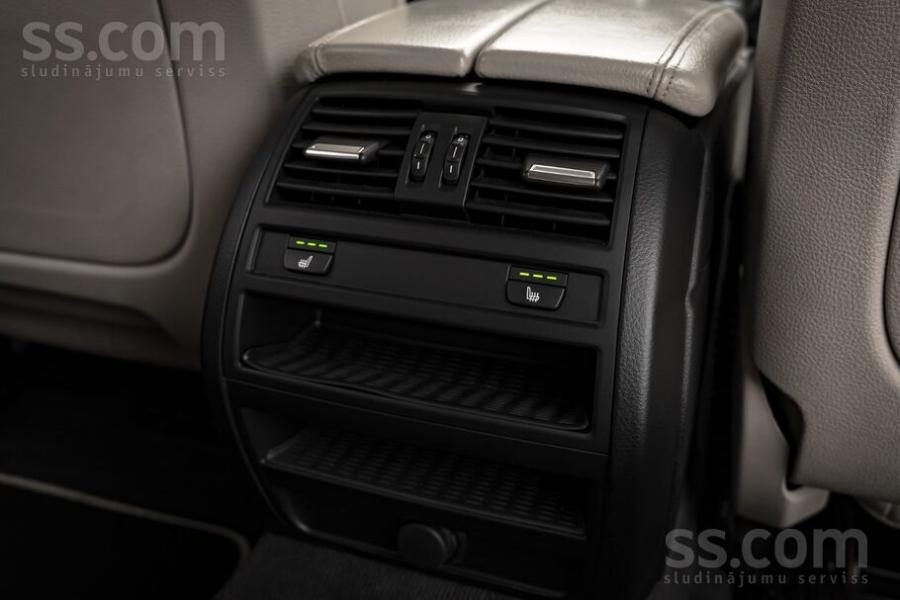 Black BMW 530 2014 in Riga, with an engine capacity of 3.00 L and mileage of 264 thousand km for 9500 €, photo 16 on AUTOMOTO.COM.LV