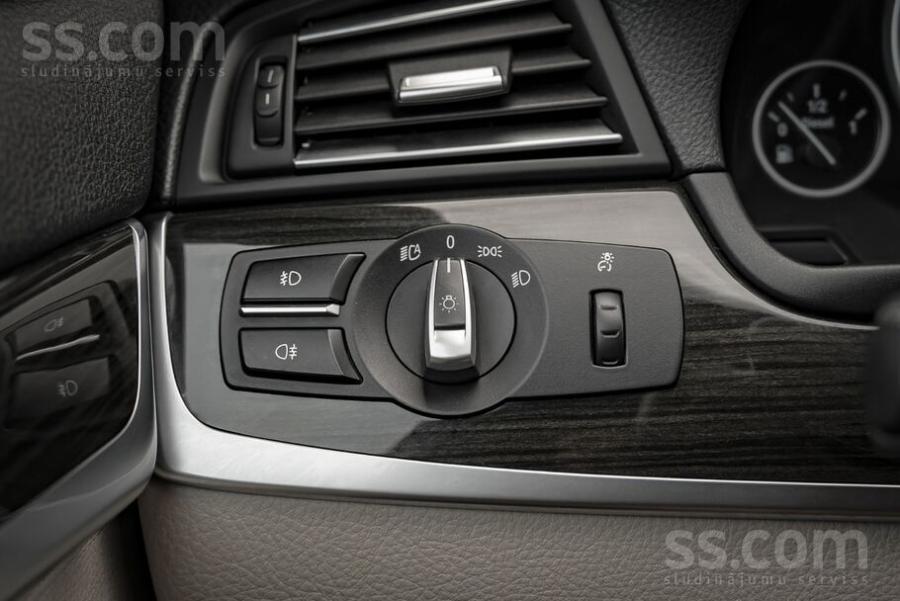 Black BMW 530 2014 in Riga, with an engine capacity of 3.00 L and mileage of 264 thousand km for 9500 €, photo 30 on AUTOMOTO.COM.LV