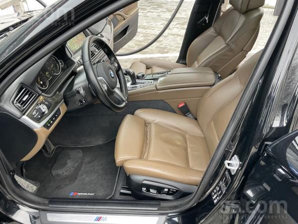 Black BMW 530 2015 in Riga, with an engine capacity of 3.00 L and mileage of 275 thousand km for 16500 €, photo 6 on AUTOMOTO.COM.LV