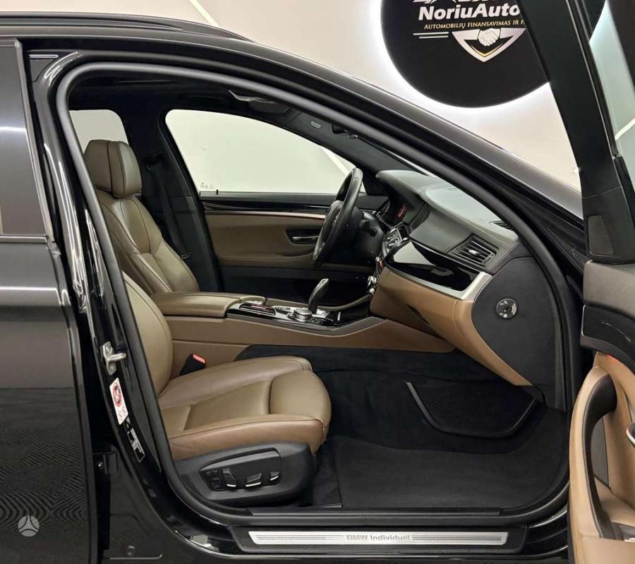 Black BMW 530 2015 in Marijampole, with an engine capacity of 2.99 L and mileage of 250 thousand km for 13650 €, photo 3 on AUTOMOTO.COM.LV