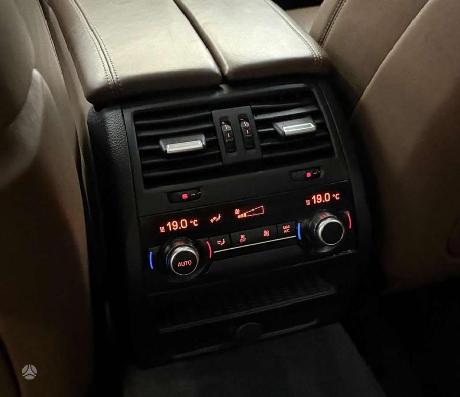 Black BMW 530 2015 in Marijampole, with an engine capacity of 2.99 L and mileage of 250 thousand km for 13650 €, photo 7 on AUTOMOTO.COM.LV