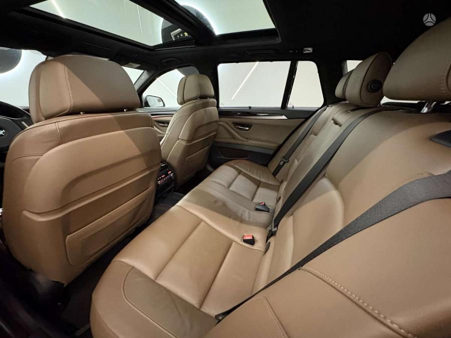 Black BMW 530 2015 in Marijampole, with an engine capacity of 2.99 L and mileage of 250 thousand km for 13650 €, photo 8 on AUTOMOTO.COM.LV