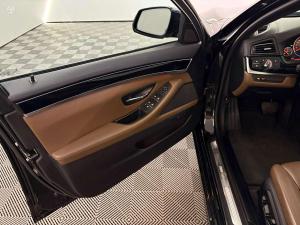 Black BMW 530 2015 in Marijampole, with an engine capacity of 2.99 L and mileage of 250 thousand km for 13650 €, photo 15 on AUTOMOTO.COM.LV