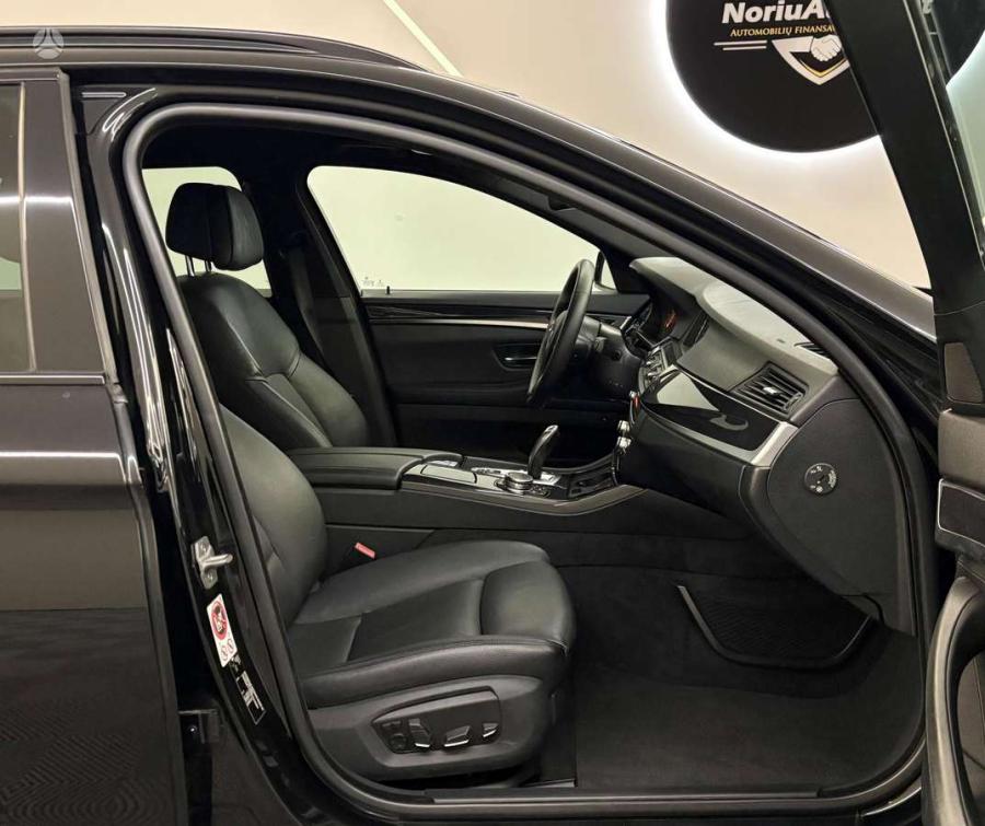 Black BMW 530 2015 in Marijampole, with an engine capacity of 2.99 L and mileage of 308 thousand km for 11350 €, photo 9 on AUTOMOTO.COM.LV