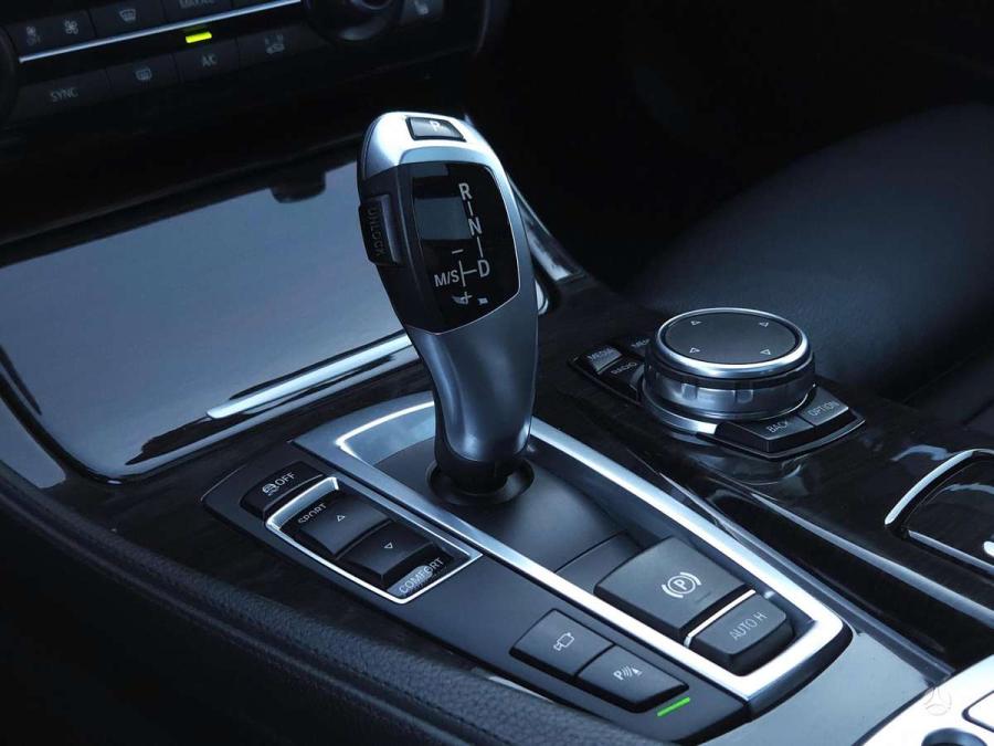 Melns BMW 530 2015 Kauņa, ar dzinēja tilpumu 3.00 L un nobraukumu 279 tūkst. km par 11950 €, foto 27 vietnē AUTOMOTO.COM.LV