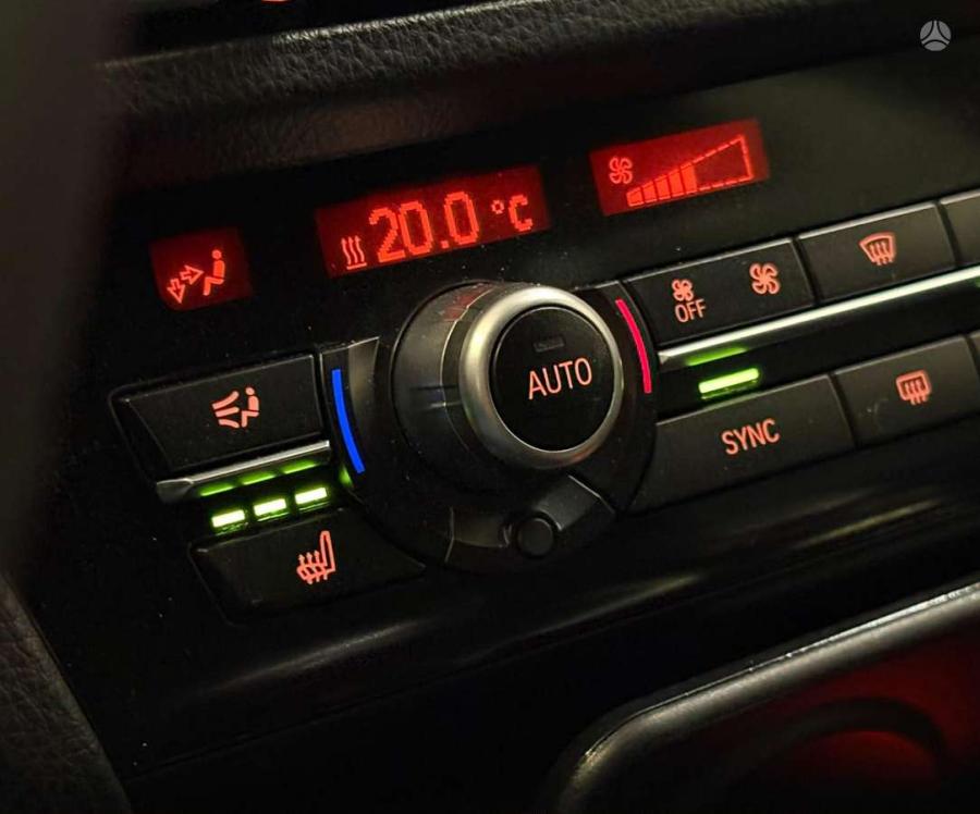 Black BMW 530 2015 in Marijampole, with an engine capacity of 2.99 L and mileage of 308 thousand km for 10950 €, photo 18 on AUTOMOTO.COM.LV