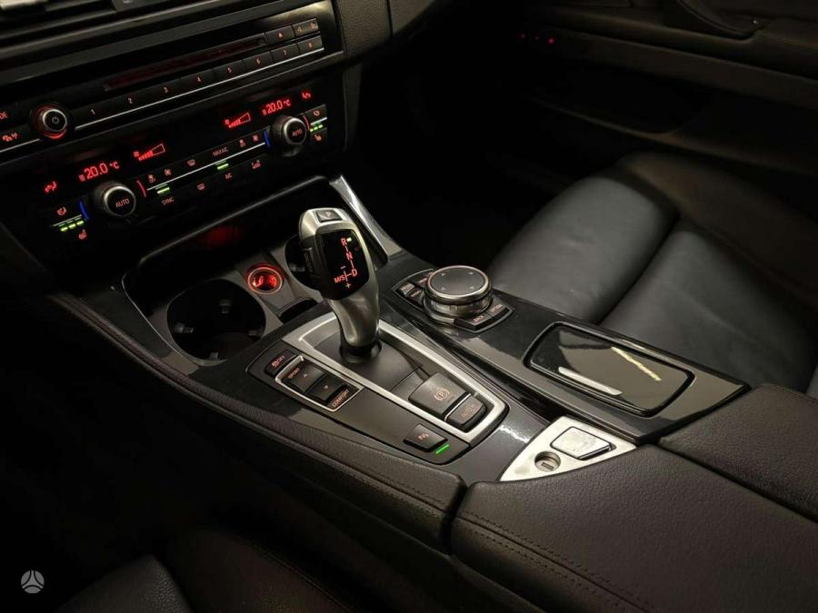 Black BMW 530 2015 in Marijampole, with an engine capacity of 2.99 L and mileage of 308 thousand km for 10950 €, photo 19 on AUTOMOTO.COM.LV