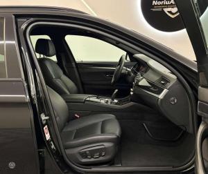 Black BMW 530 2015 in Marijampole, with an engine capacity of 2.99 L and mileage of 308 thousand km for 10950 €, photo 20 on AUTOMOTO.COM.LV