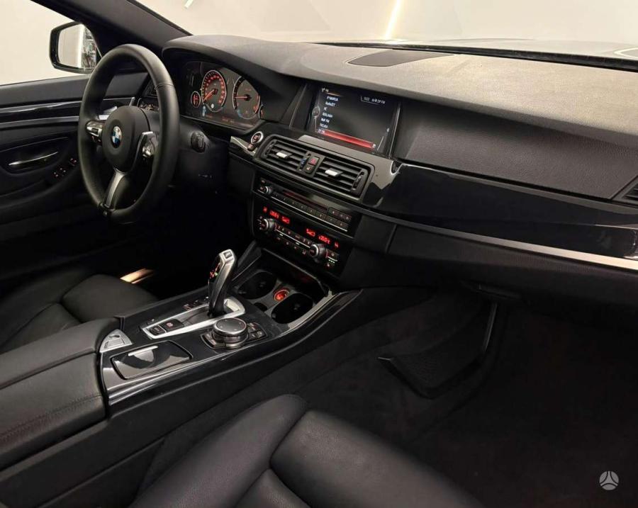 Black BMW 530 2015 in Marijampole, with an engine capacity of 2.99 L and mileage of 308 thousand km for 10950 €, photo 21 on AUTOMOTO.COM.LV