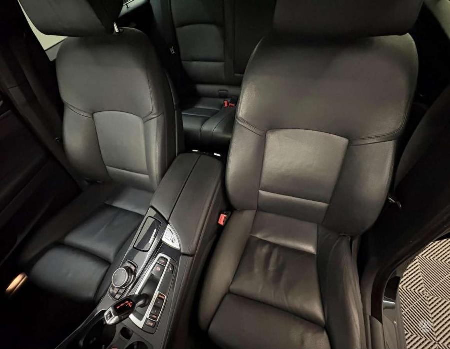 Black BMW 530 2015 in Marijampole, with an engine capacity of 2.99 L and mileage of 308 thousand km for 10950 €, photo 24 on AUTOMOTO.COM.LV
