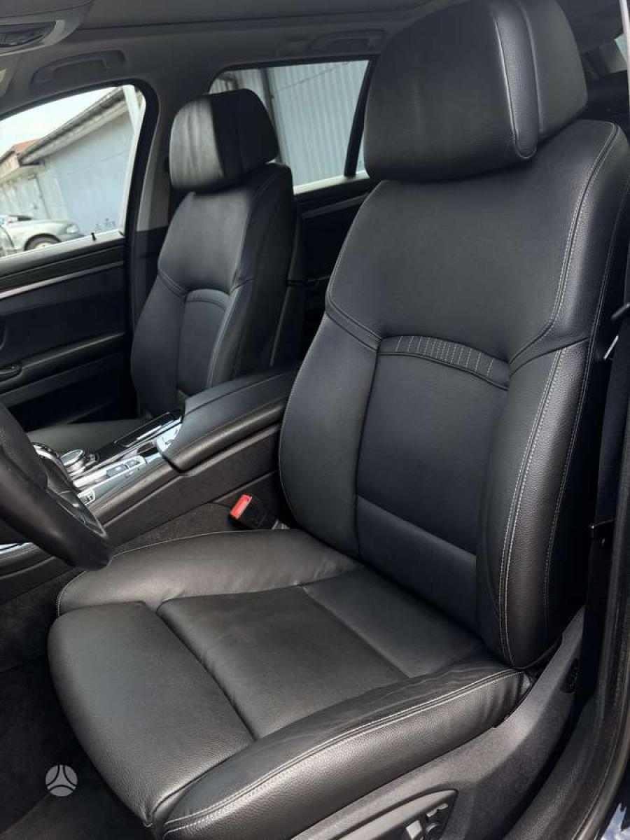 Black BMW 530 2015 in Jonava, with an engine capacity of 2.99 L and mileage of 223 thousand km for 11950 €, photo 19 on AUTOMOTO.COM.LV