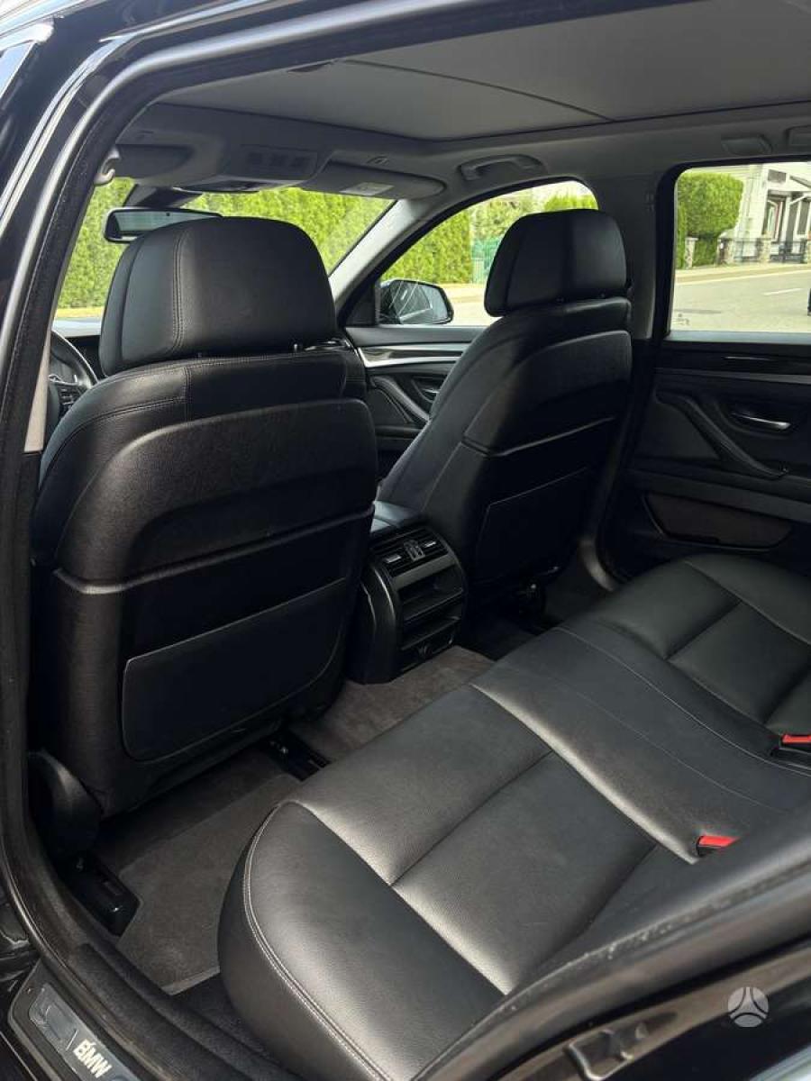 Black BMW 530 2015 in Jonava, with an engine capacity of 2.99 L and mileage of 223 thousand km for 11950 €, photo 20 on AUTOMOTO.COM.LV