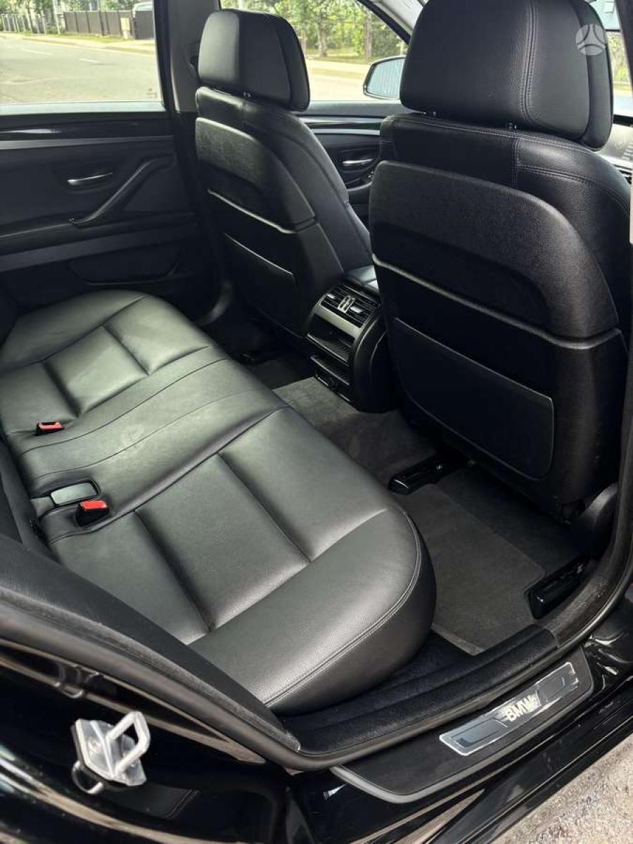Black BMW 530 2015 in Jonava, with an engine capacity of 2.99 L and mileage of 223 thousand km for 11950 €, photo 21 on AUTOMOTO.COM.LV