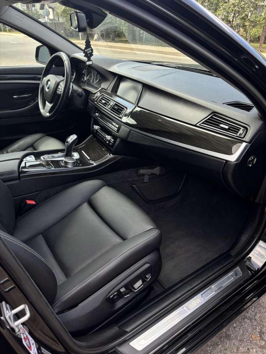 Black BMW 530 2015 in Jonava, with an engine capacity of 2.99 L and mileage of 223 thousand km for 11950 €, photo 23 on AUTOMOTO.COM.LV