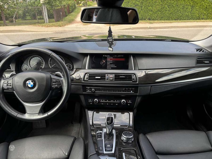 Black BMW 530 2015 in Jonava, with an engine capacity of 2.99 L and mileage of 223 thousand km for 11950 €, photo 24 on AUTOMOTO.COM.LV