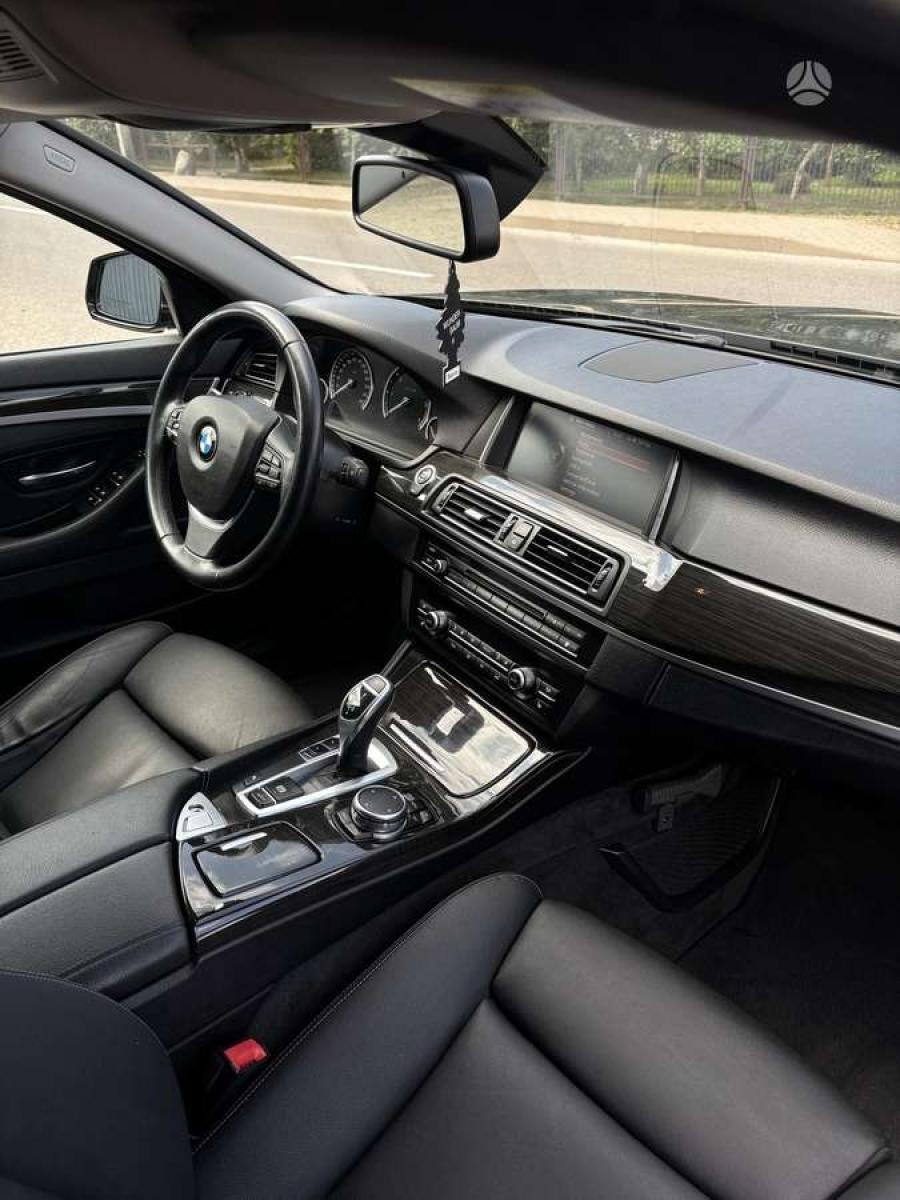 Black BMW 530 2015 in Jonava, with an engine capacity of 2.99 L and mileage of 223 thousand km for 11950 €, photo 25 on AUTOMOTO.COM.LV