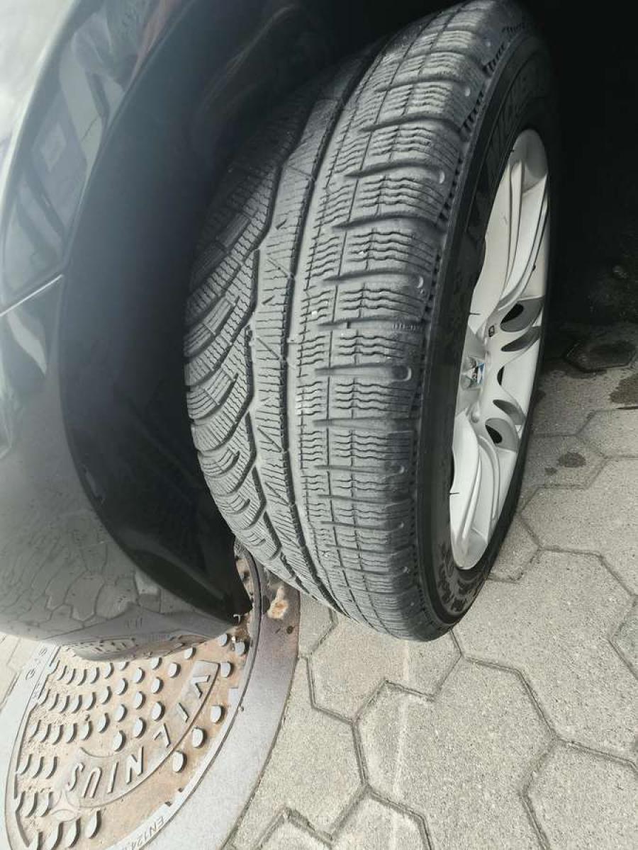 Black BMW 530 2015 in Vilnius, with an engine capacity of 2.99 L and mileage of 293 thousand km for 11200 €, photo 18 on AUTOMOTO.COM.LV